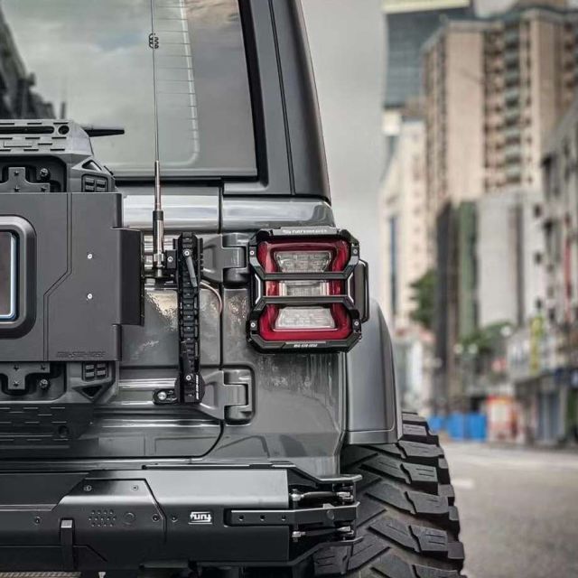 18y- ラングラー JL | JEEP テールライトガード カスタム パーツ フューリー FURY'ENGRAVER ARMORY SERIES｜キャルウイング パーツセンター